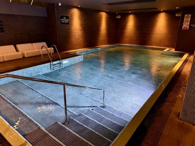 Hvor skal man bo i Edinburgh? 5 Bedste Områder & Hoteller 🏴󠁧󠁢󠁳󠁣󠁴󠁿